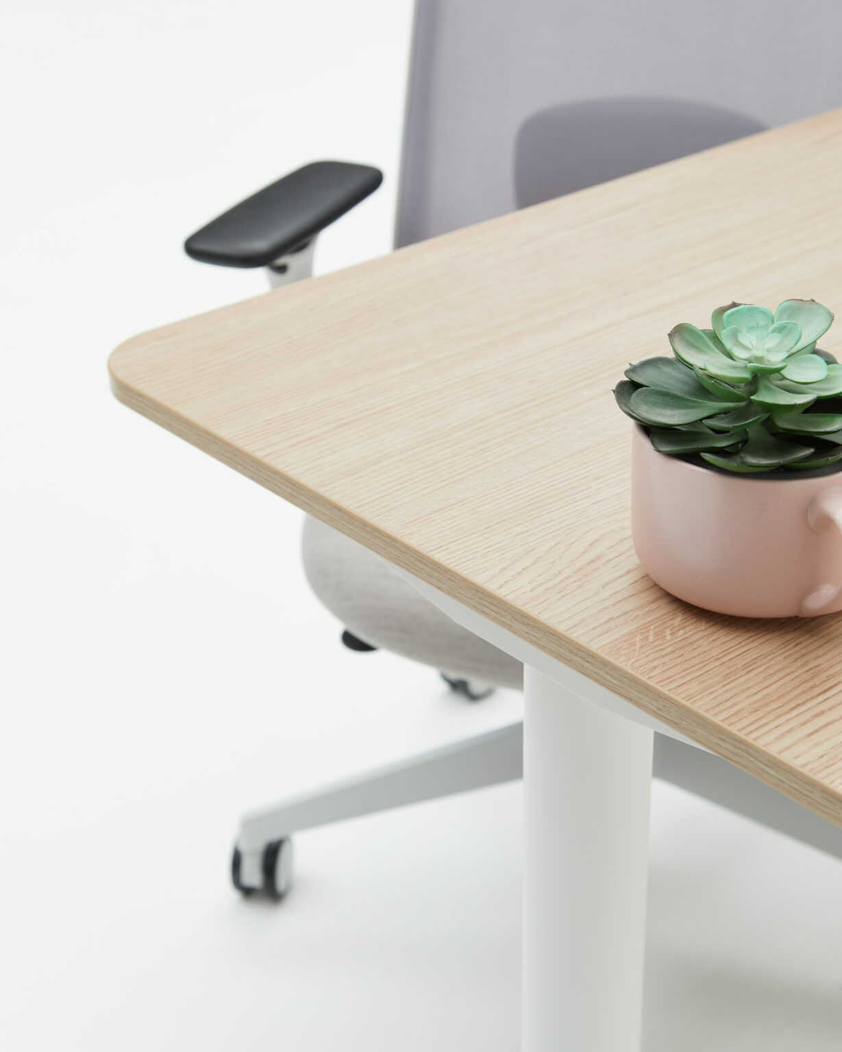 How Deep Should a Desk Be? - Slouch