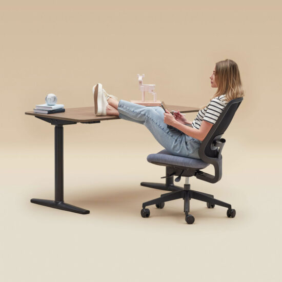 How to Organise Cables on Your Office Desk Efficiently - Slouch