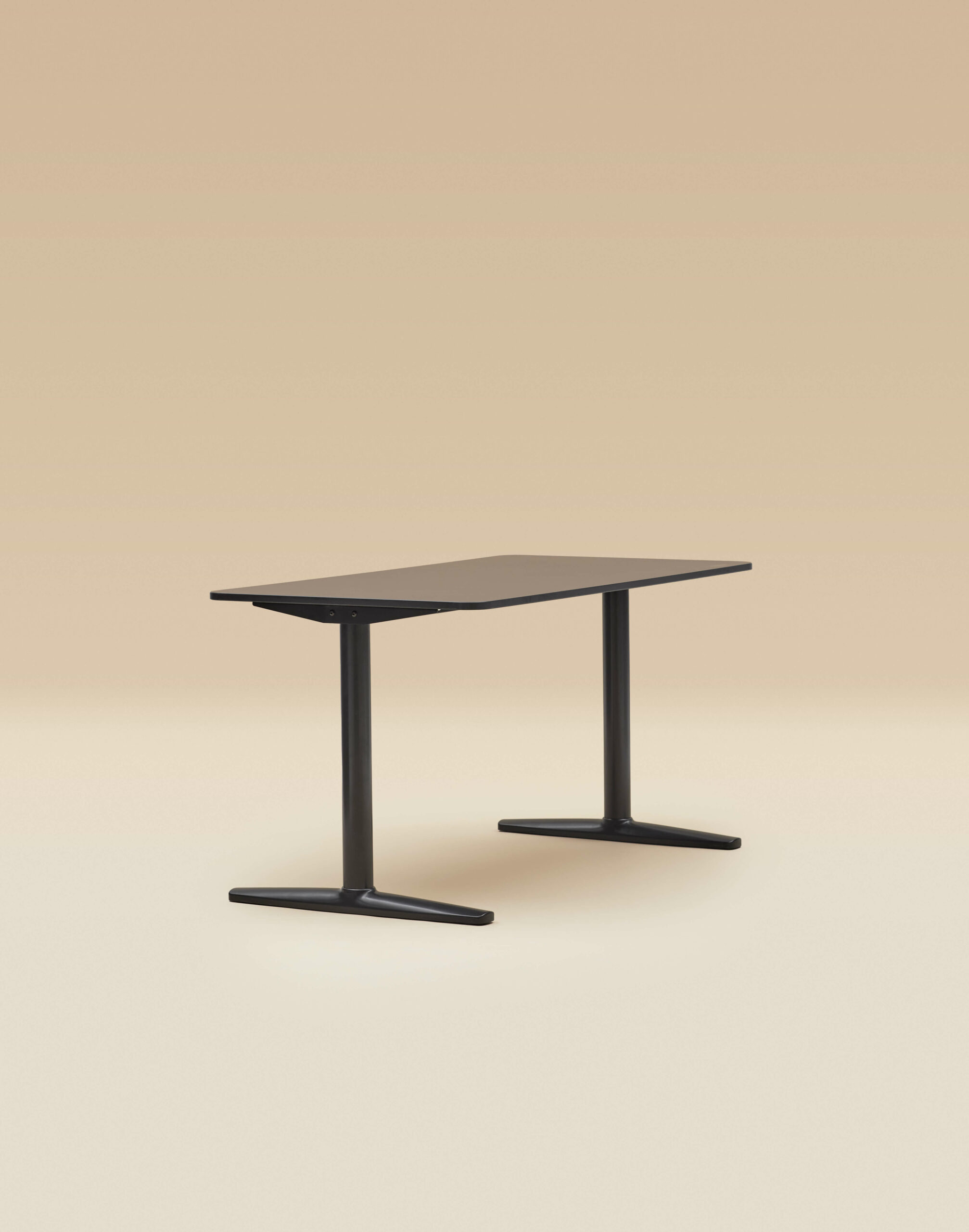 How Deep Should a Desk Be? - Slouch