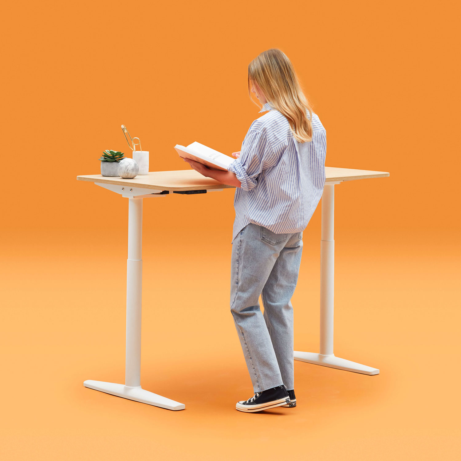 10 Different Types Of Desks - Slouch